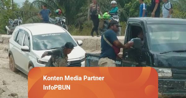 Banjir Mulai Surut, Jalan Pangkalan Bun-Kolam Dipenuhi Kubangan Lumpur | kumparan.com